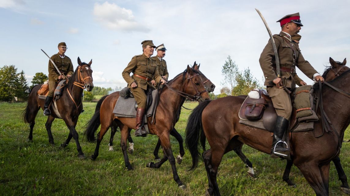 VIII Rajd Konny Łupaszki przemarsz kawalerii konnej fotogaleria