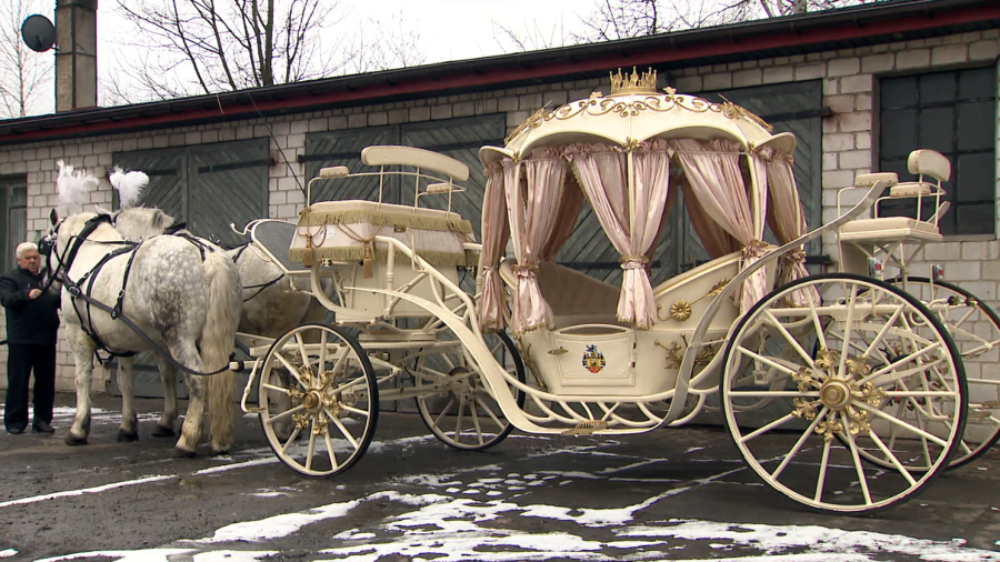 Królewską karocą ze szpitala do domu