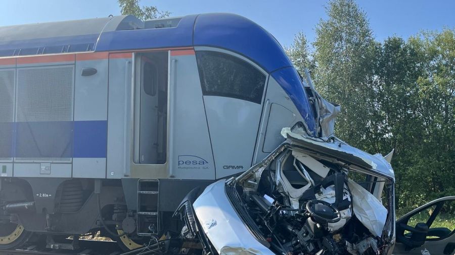 Wypadek na przejeździe kolejowym. Nie żyje kierowca