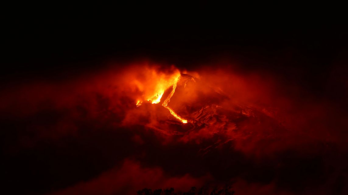 Erupcja wulkanu Etna we Włoszech