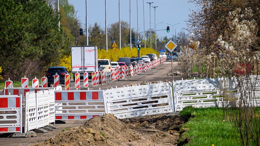 Ostatni etap remontu ul. Julianowskiej. Zamknięto część jezdni [ZDJĘCIA]