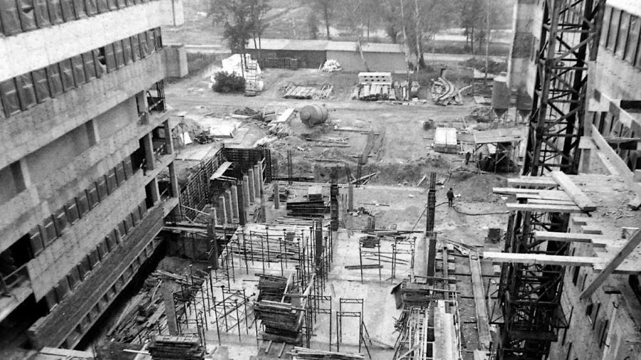 Budowa Instytutu Centrum Zdrowia Matki Polki na archiwalnych zdjęciach