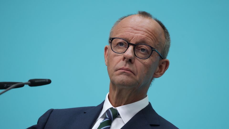 German opposition leader calls for ultimatum to Putin