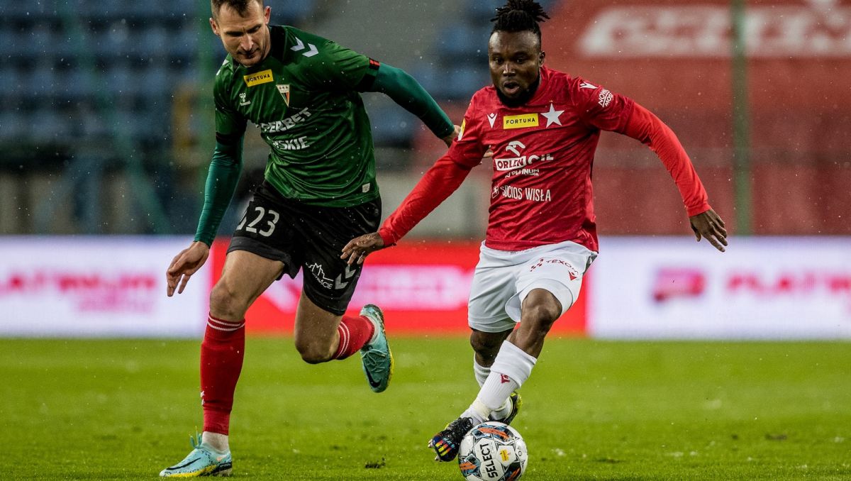 1. liga. Wisła Kraków. James Igbekeme. Chętnie zostanę w Wiśle na ...