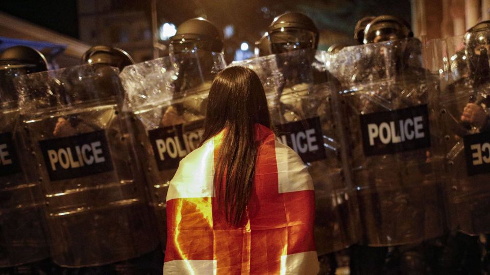 Riot police move in to quell Georgian protests