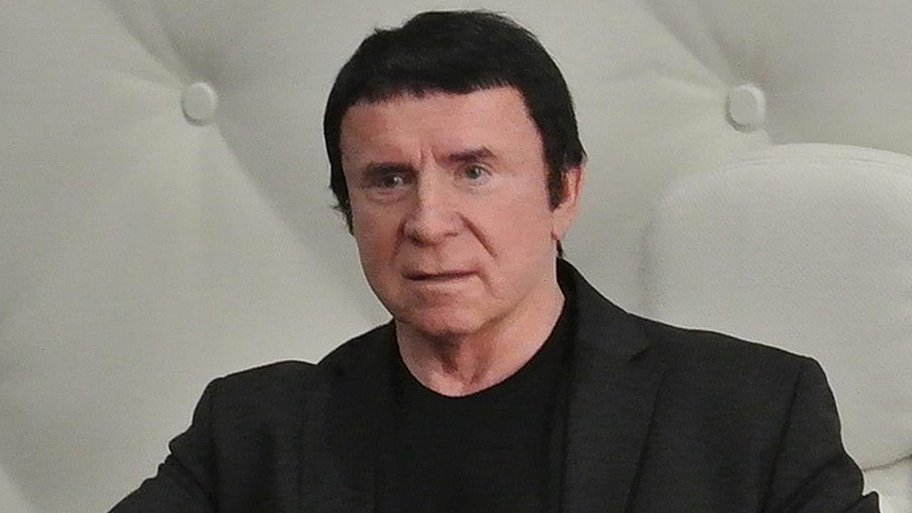 Rosja. Anatolij Kaszpirowski wrócił z hipnozą i „cudowną solą” | TVP INFO