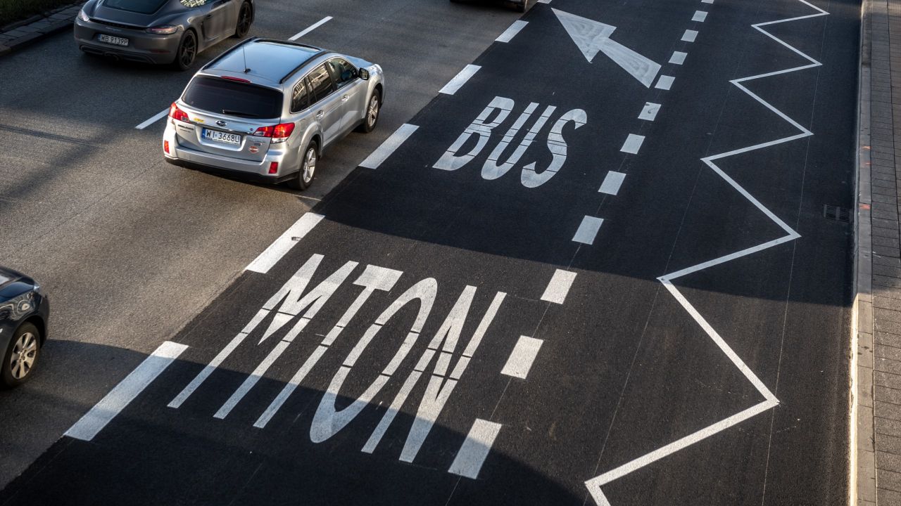 Pasy ruchu BUS, DOP, MTON i 1+2. Co oznaczają skróty? Kto może tymi ...