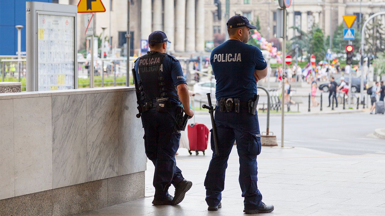 Warszawa. Atak nożem na Dworcu Centralnym. Zatrzymano pijanego 34-latka | TVP INFO