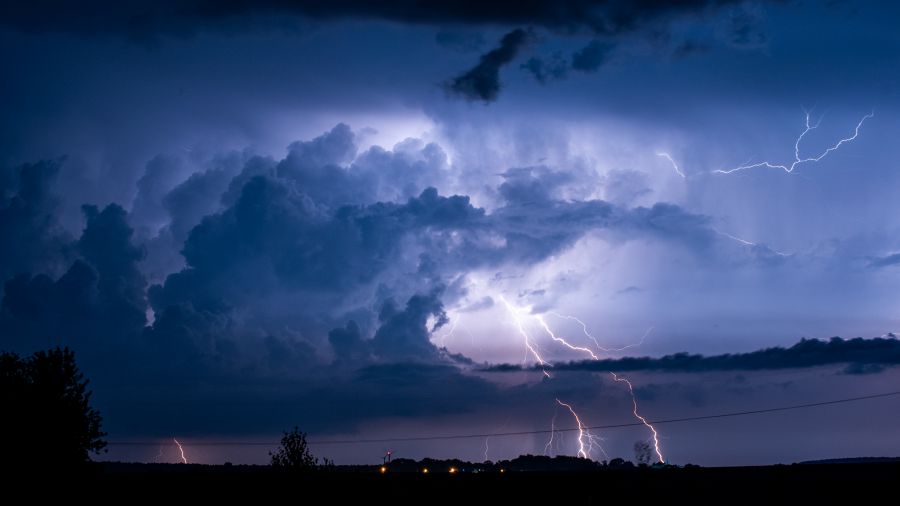 Łowiąc zorze, tropiąc burze, fotografując niebo [WYWIAD]