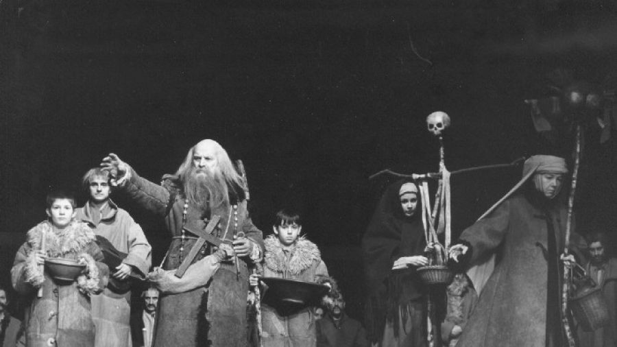 Dziady, czyli zapomniane zwyczaje dnia Wszystkich Świętych i Zaduszek