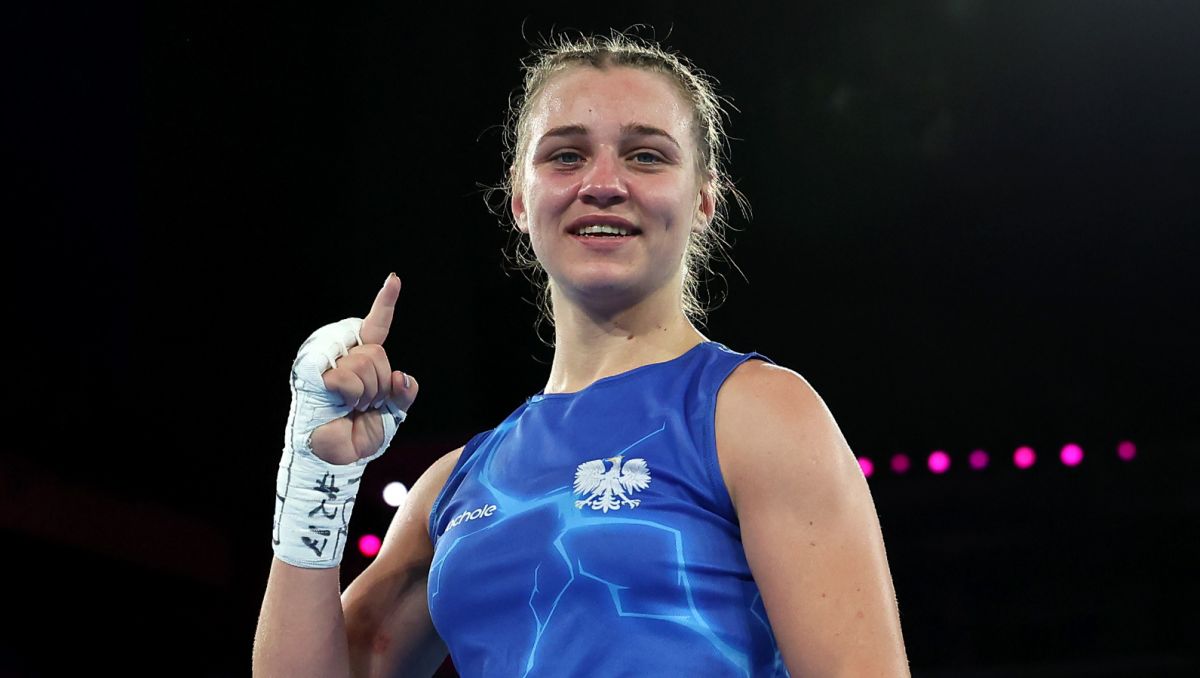 Boks. Julia Szeremeta świętuje medal mistrzostw świata w boksie. Wraz ...