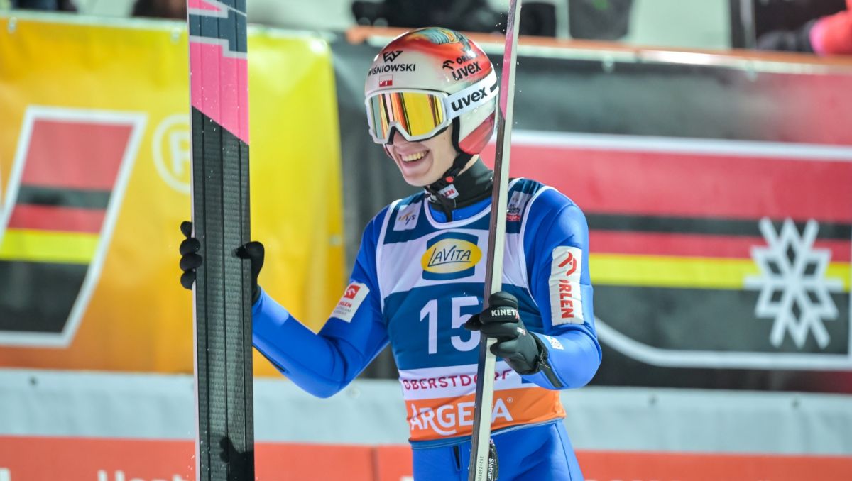 Paweł Wąsek na podium konkursu Pucharu Świata w Lahti | TVP SPORT