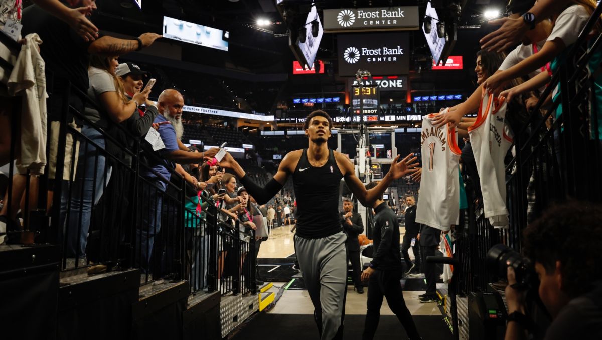 Liga NBA. Victor Wembanyama szuka dla San Antonio Spurs koszykarskich ...