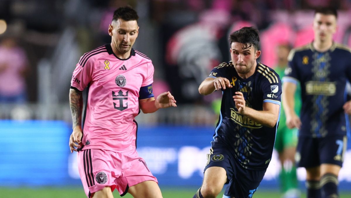 Grał w dwóch reprezentacjach, rywalizował z Messim i Suarezem. Teraz Leon Flach może stać się ...