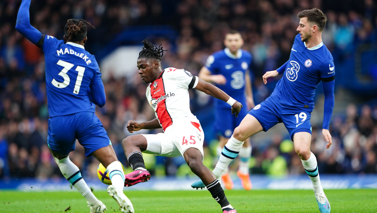 Chelsea wydała fortunę na Romeo Lavię. Kapitan kontuzjowany | TVP SPORT