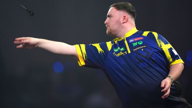 LKE: kapitan Piotrowski dalej w grze. Ajax uniknął kompromitacji | TVP ...