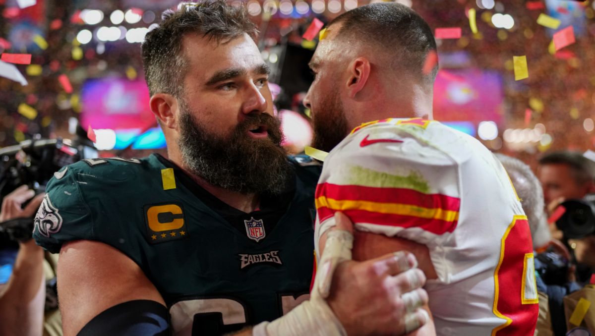 Super Bowl. Bracia Kelce stanęli naprzeciw siebie. "To bardzo dziwne ...