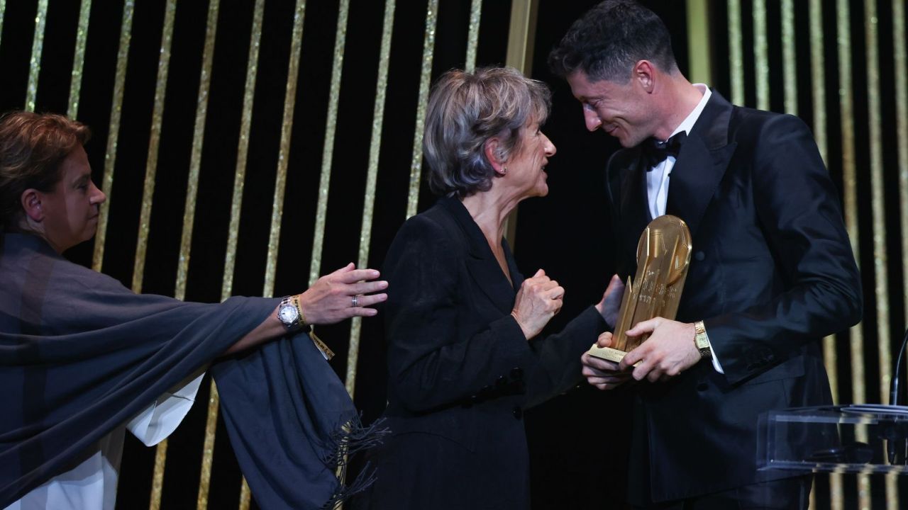 Robert Lewandowski wyróżniony na gali Złotej Piłki. Polak z nową ...